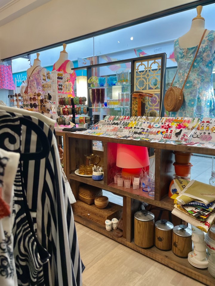 Guide To Cairns: Vintage/Secondhand Shopping – bonitappétit